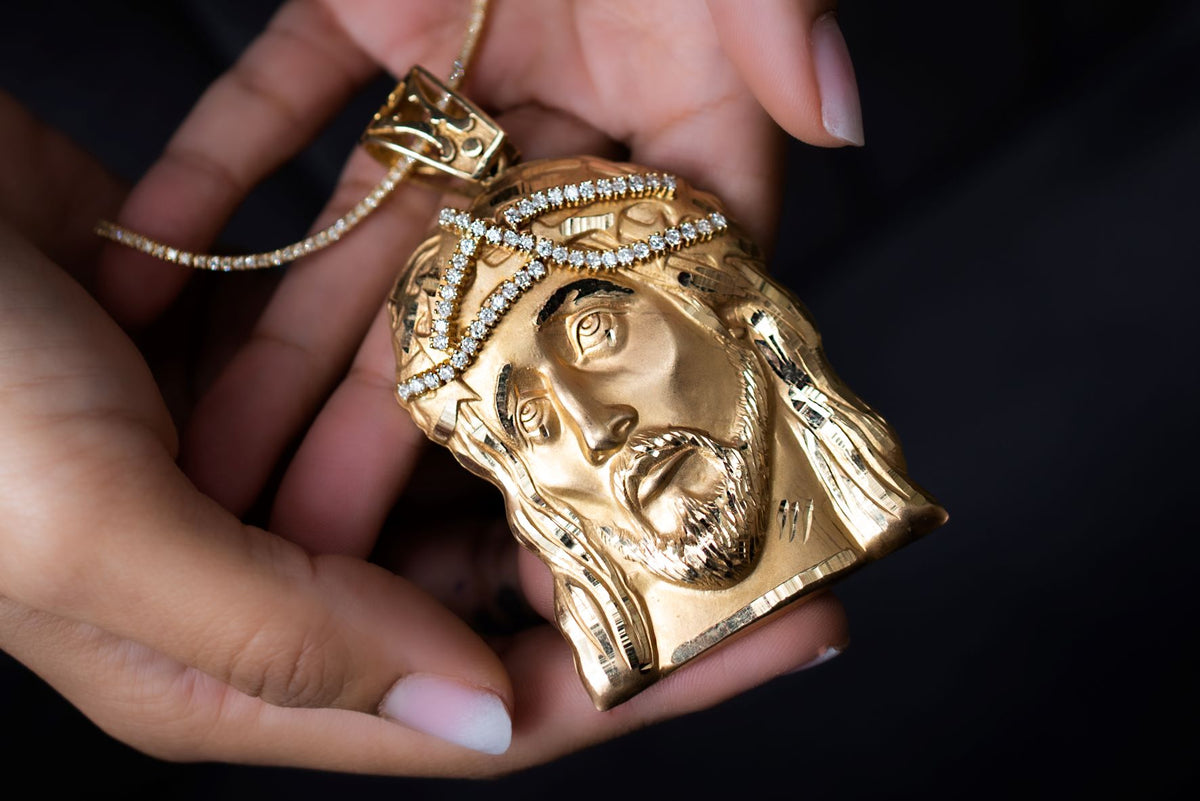 Jesus Crown of Thorns Gold and Diamond XL Pendant