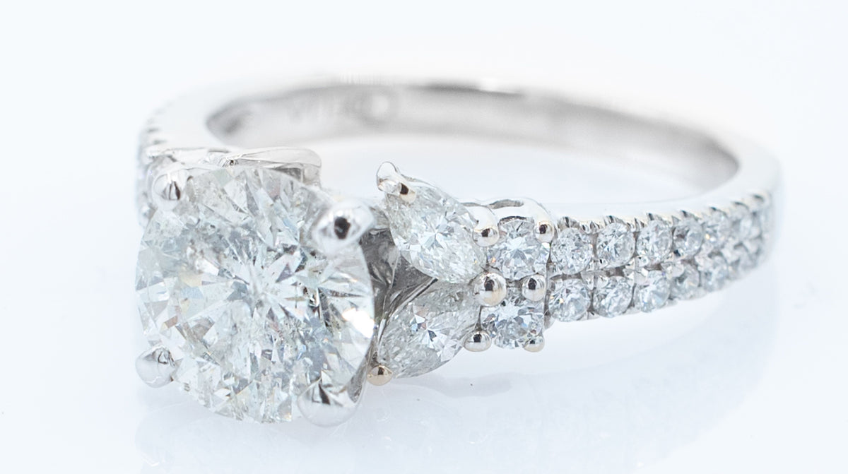 Lady's Diamond Engagement Ring.